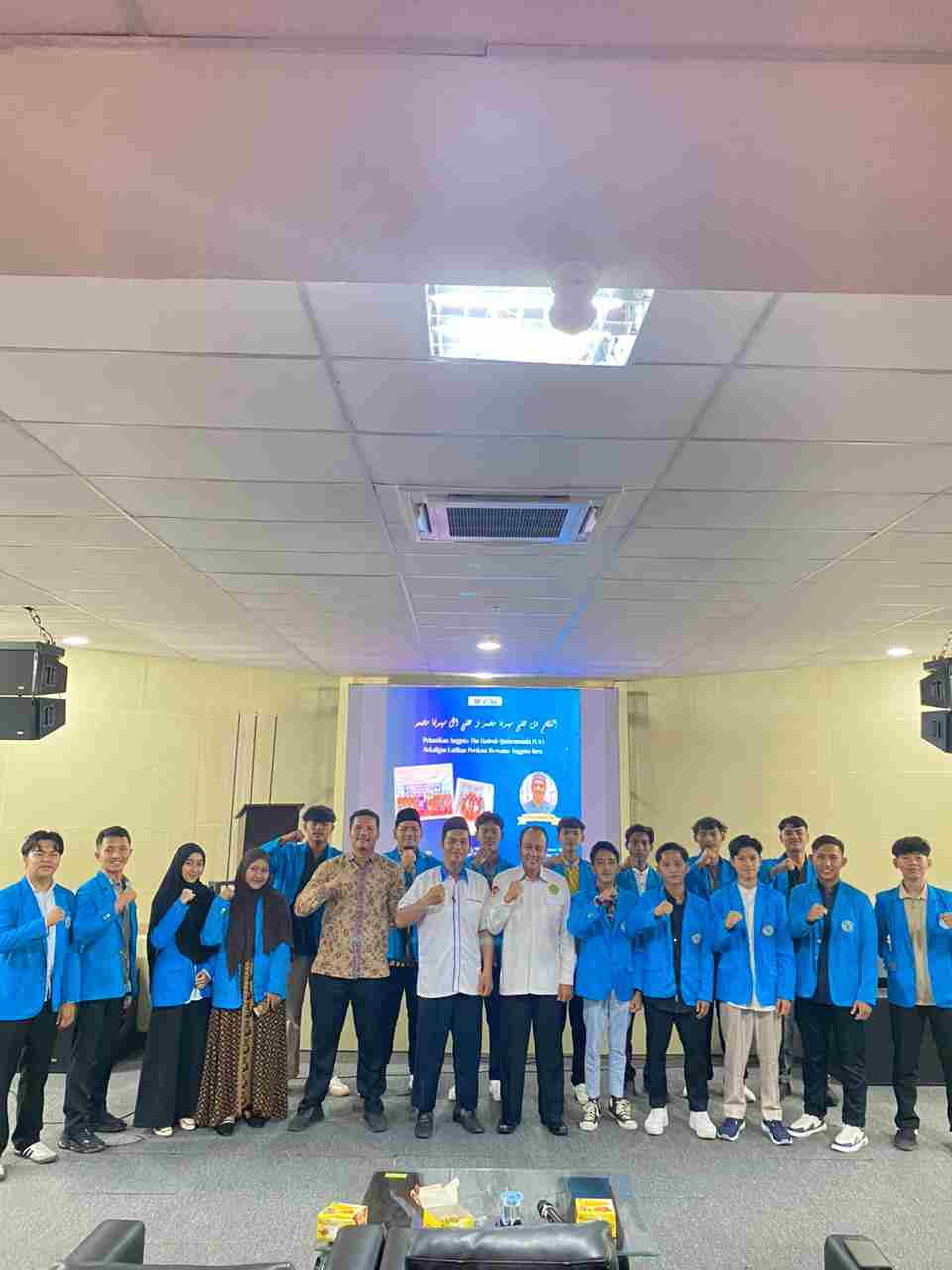 Wakil Dekan III, Dr. H. Izzat Lantik pengurus Majlis Hadroh Qohtrunnda ...